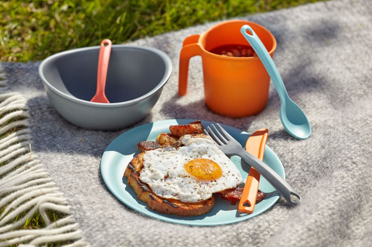 How to Have The Perfect Picnic | Gardiner Haskins