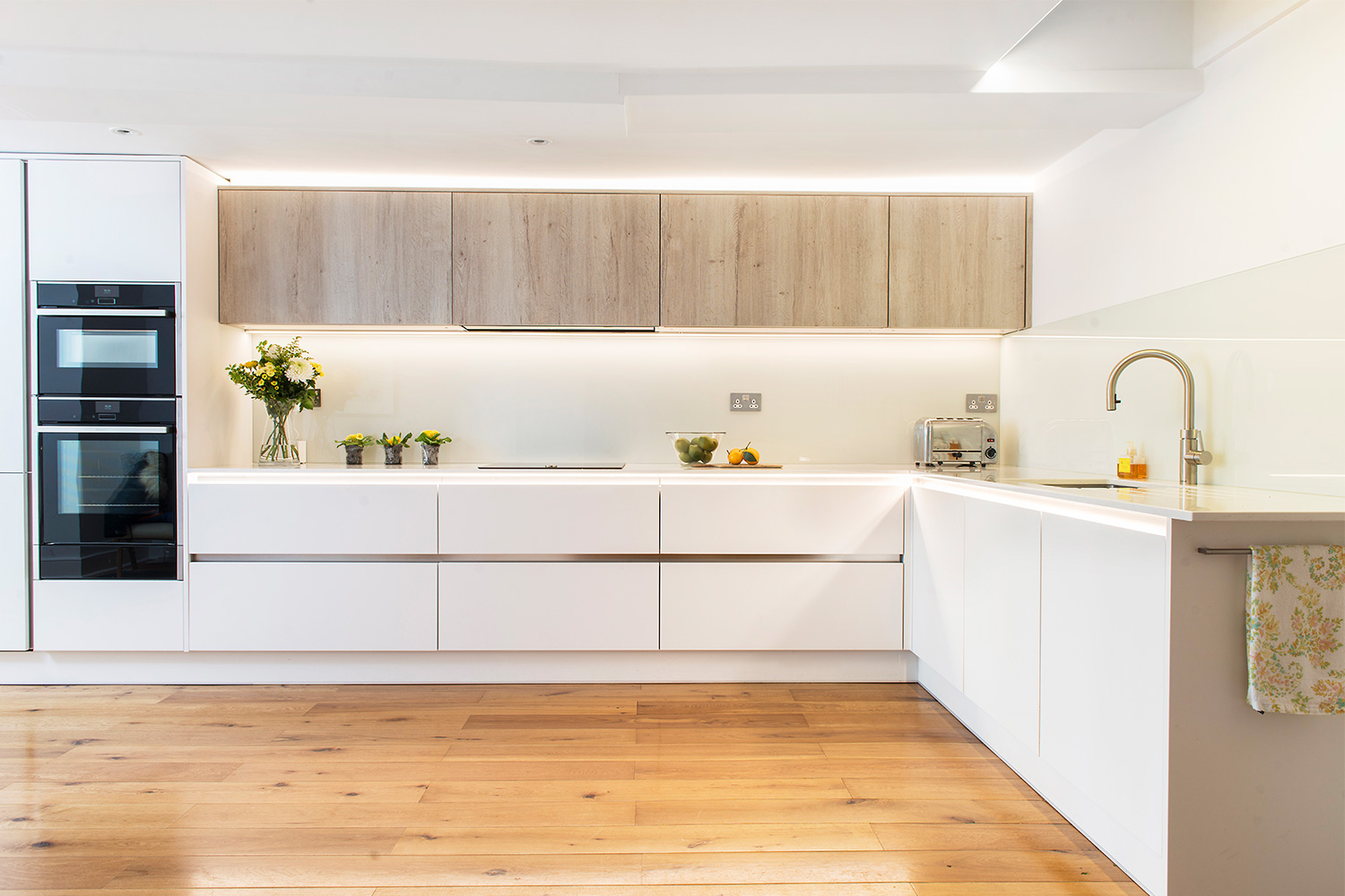 Kitchen Case Study: Modern & Glamorous Handleless Kitchen