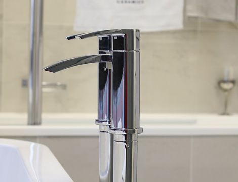 How to Fit a Bath Tap